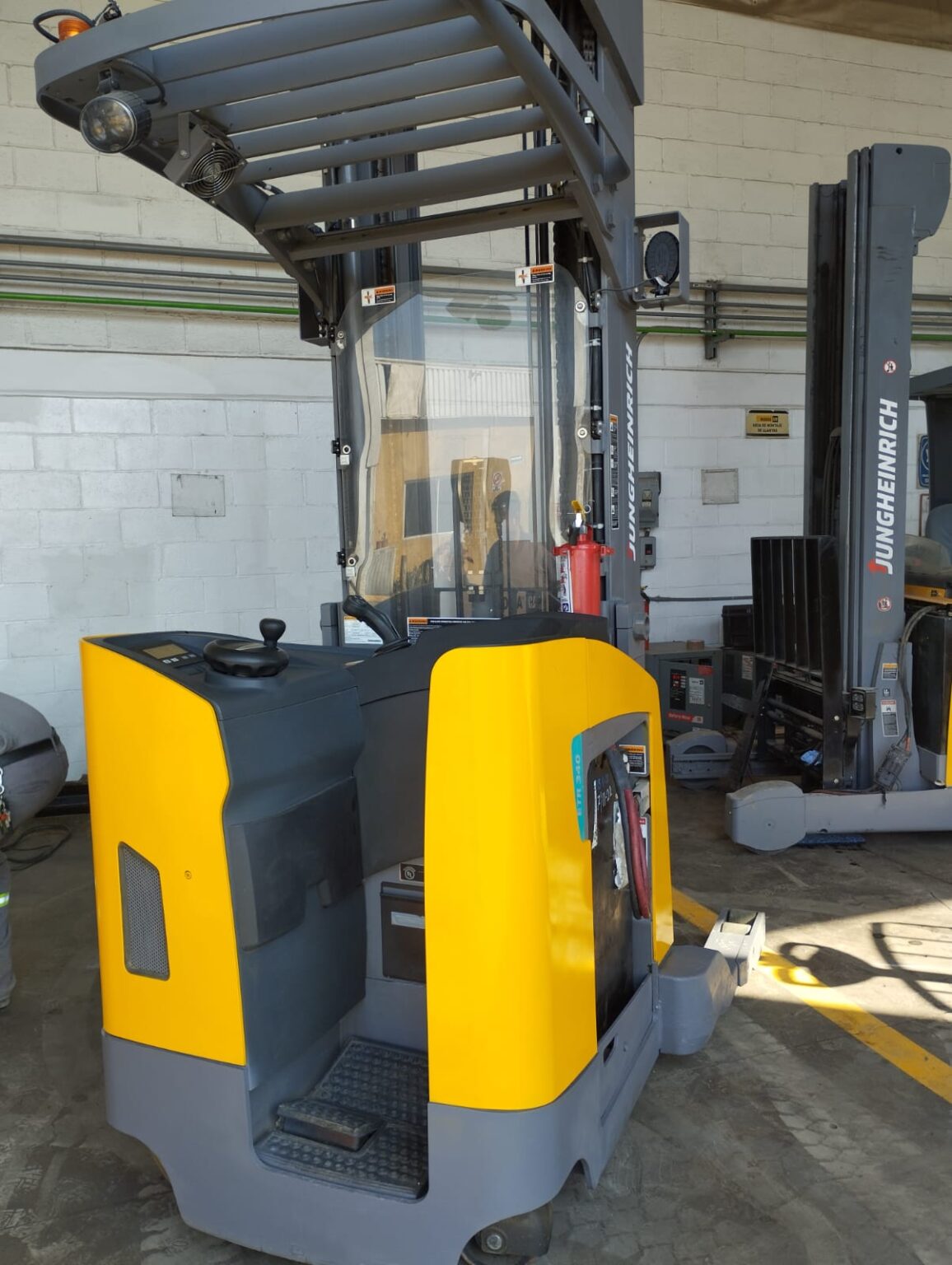 Montacargas electricos - Jungheinrich - ETR 340A - 2017 - MADISA